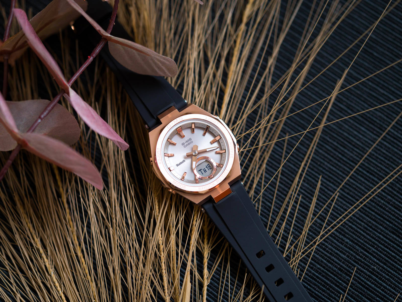 Zegarek Damski Casio MSG-B100G-1AER - CrazyTime.pl